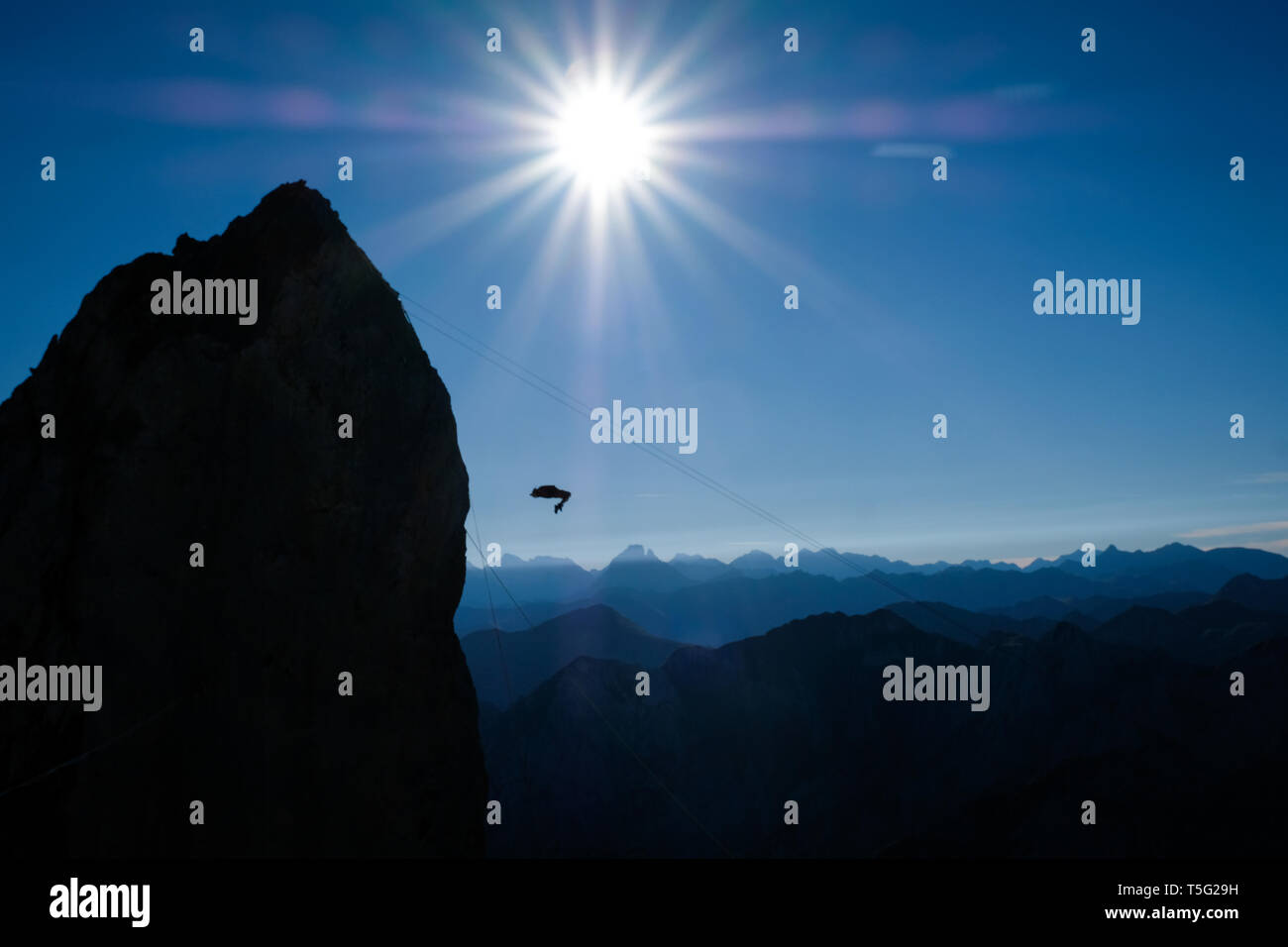 Slackline and parachute hi-res stock photography and images - Alamy