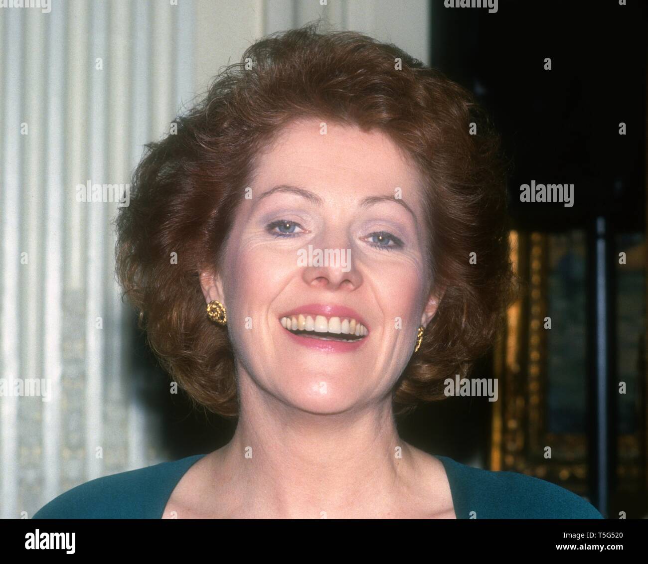 Lynn redgrave 1986 hi-res stock photography and images - Alamy