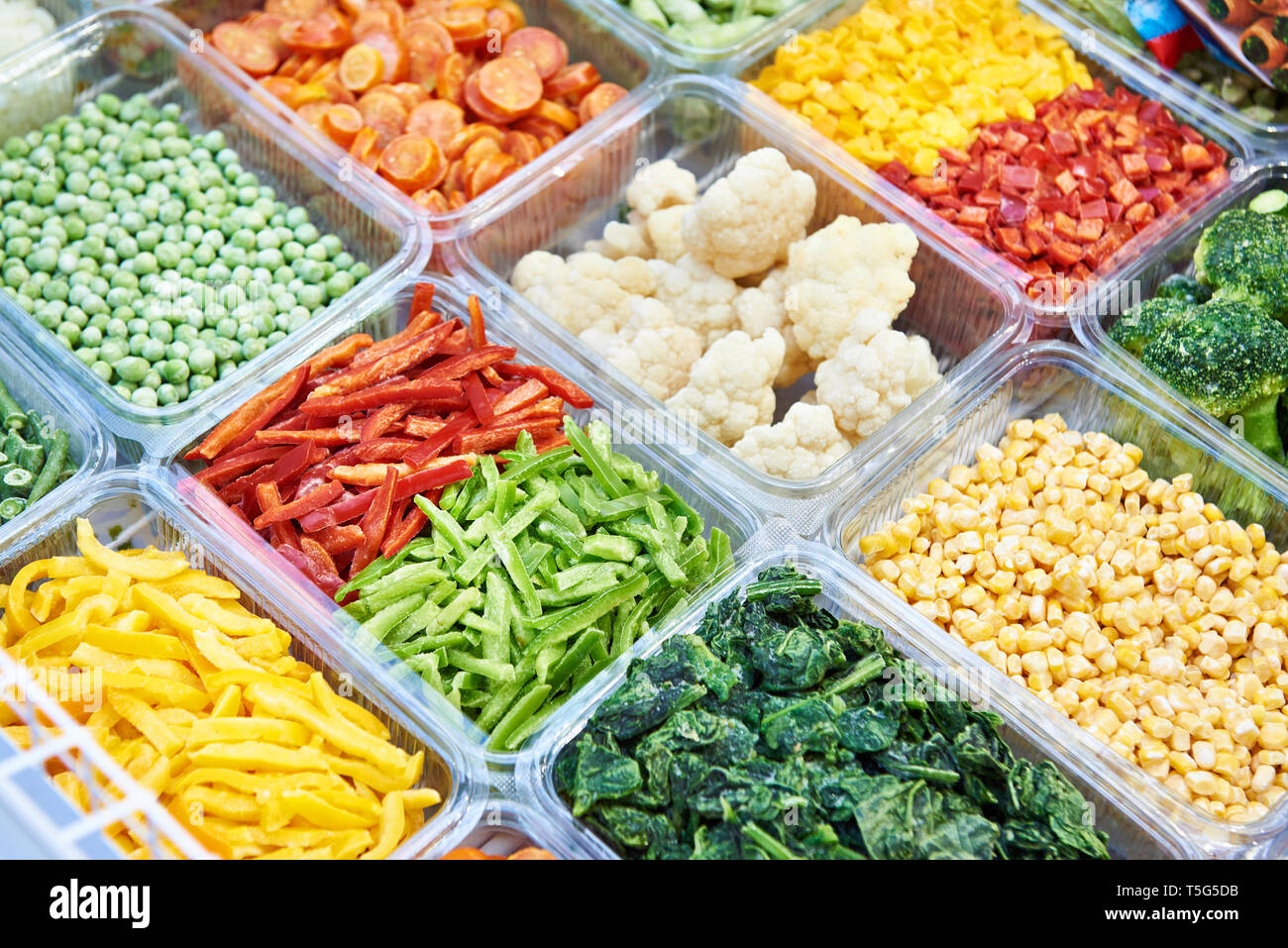 Frozen vegetables on the store shelf Stock Photo - Alamy
