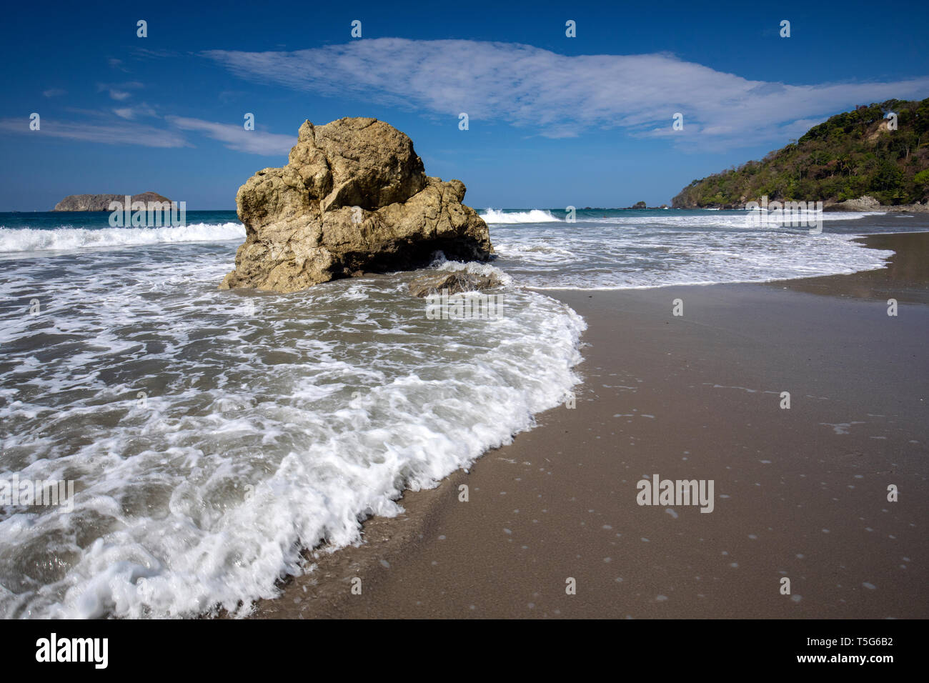 Rock formations on Espadilla Norte Beach, Manuel Antonio, Quepos, Costa ...