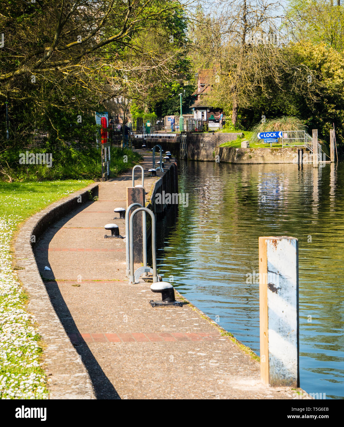 Reading uk caversham lock hi-res stock photography and images - Alamy