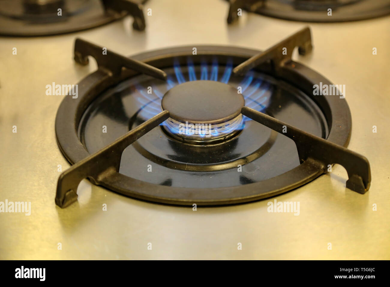 Burning gas, gas stove burner, hob in the kitchen Stock Photo - Alamy