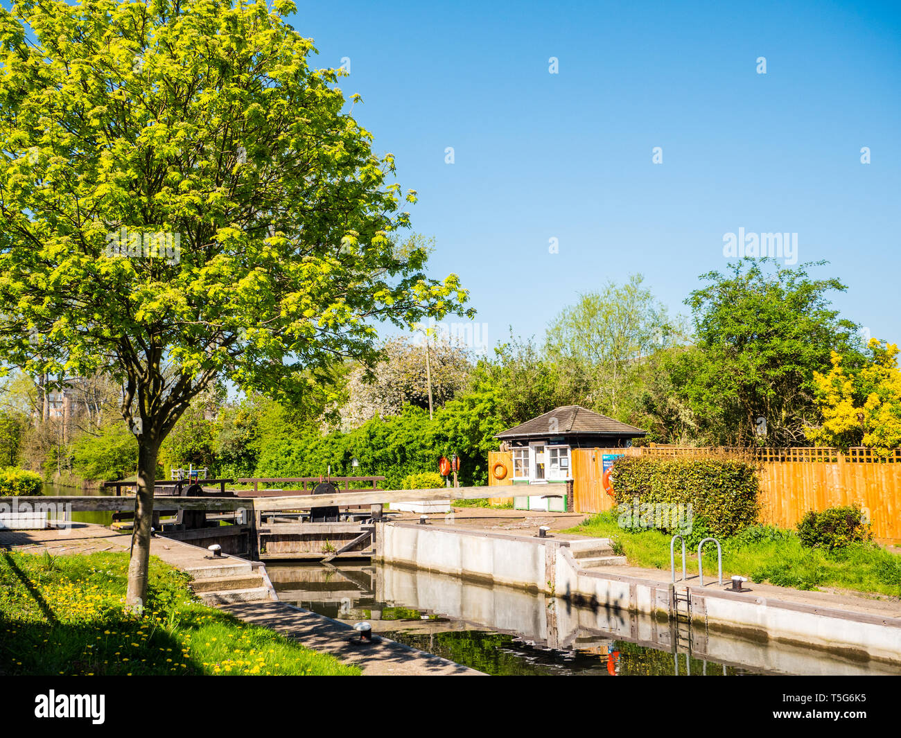 Reading river kennet lock hi-res stock photography and images - Alamy