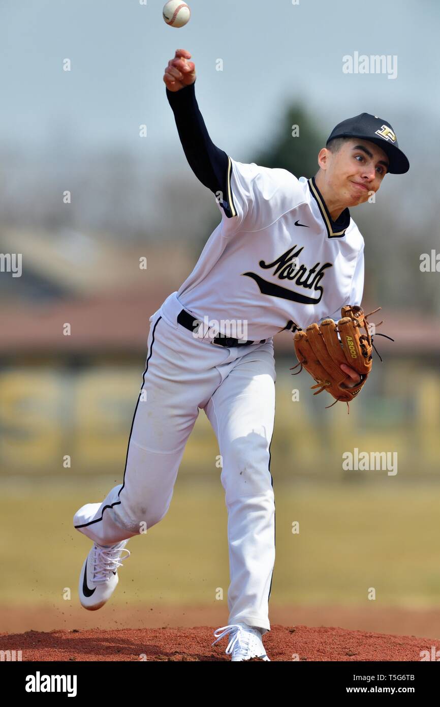 Making a pitch hi-res stock photography and images - Alamy