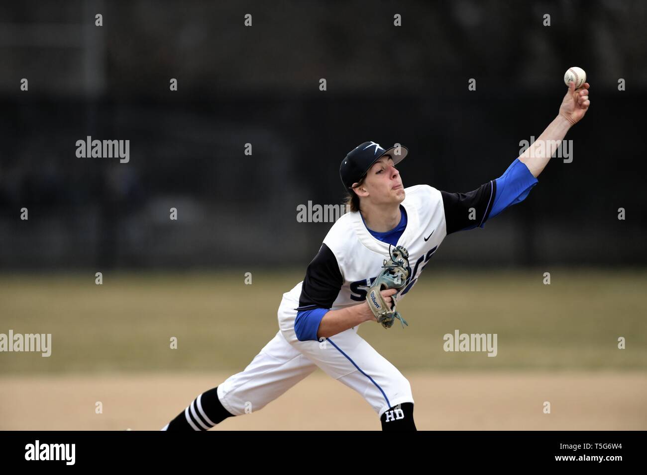 Pitcher releasing a pitch to a waiting batter. USA Stock Photo - Alamy