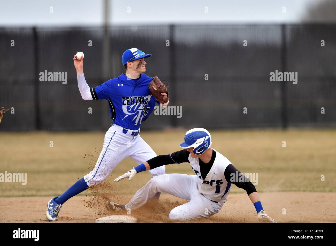 Middle infielder hi-res stock photography and images - Alamy