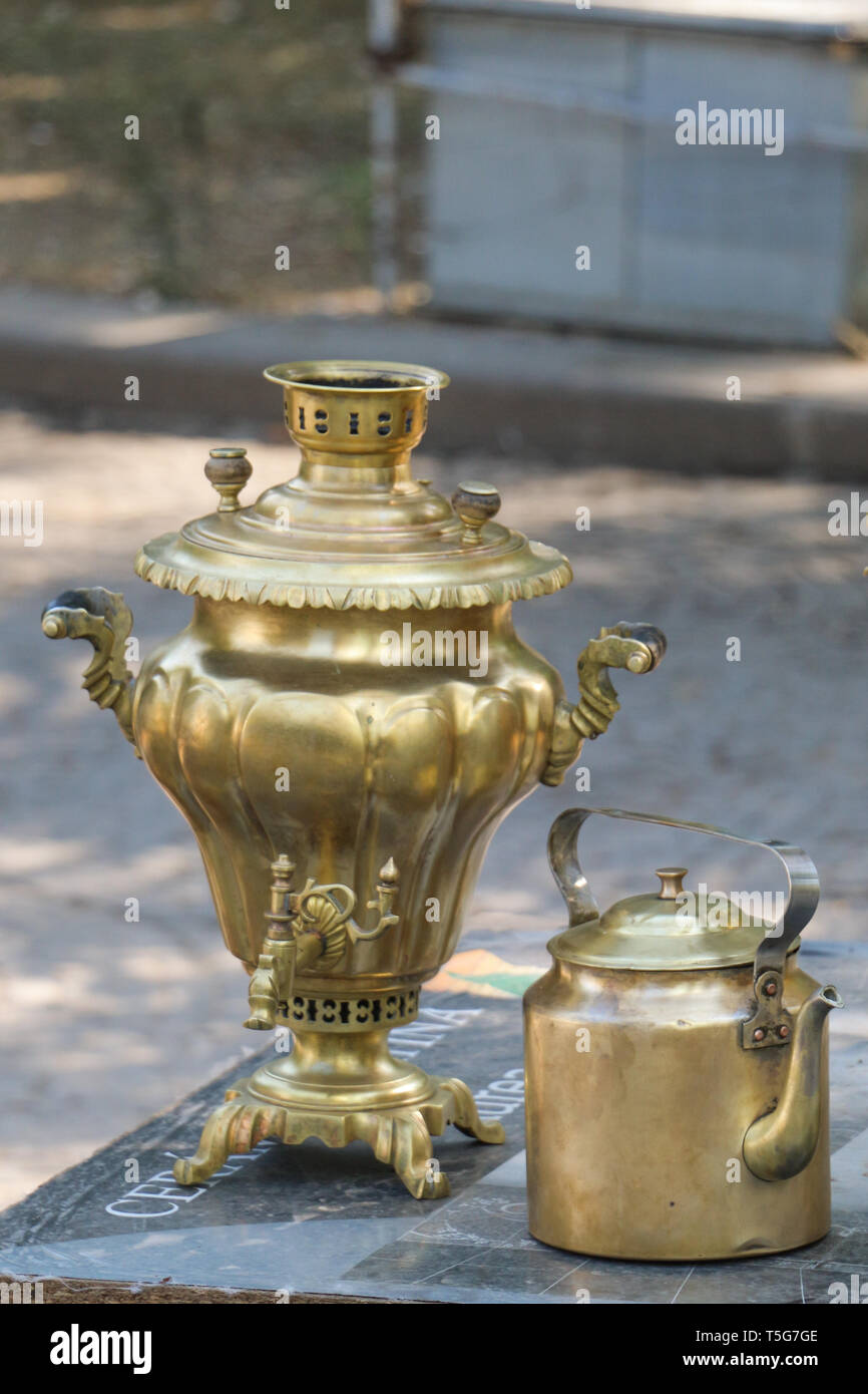 Russian type samovar as traditional kettle Stock Photo - Alamy
