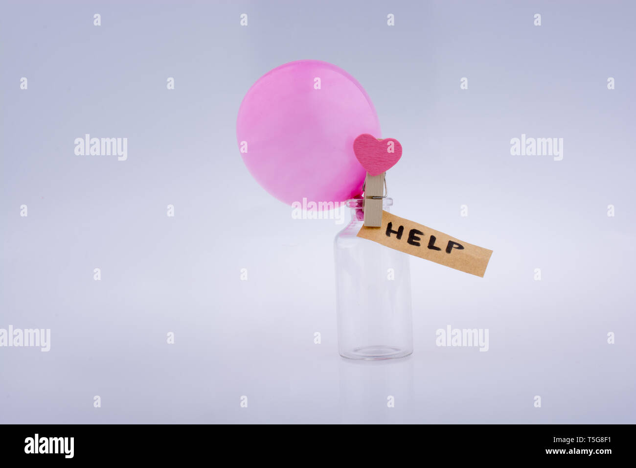 Help word on a piece paper in hand Stock Photo - Alamy
