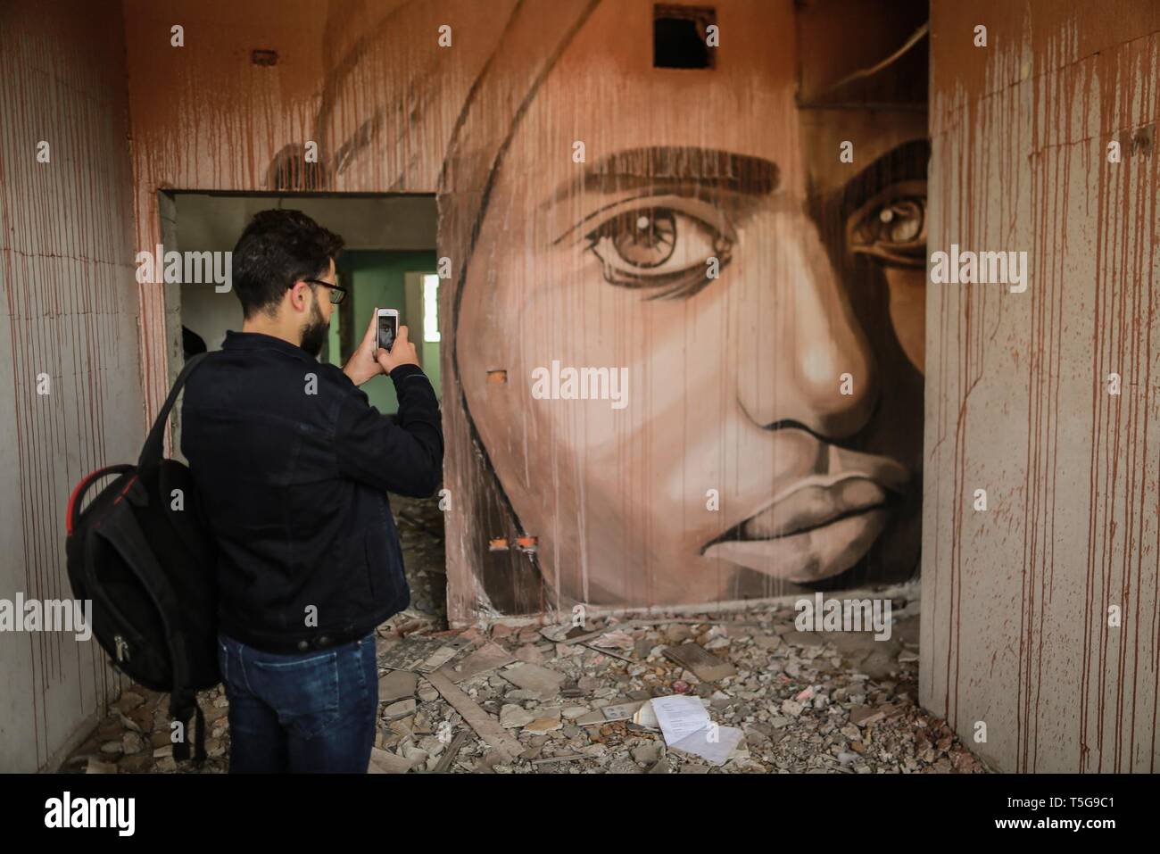 Gaza City, The Gaza Strip, Palestine. 24th Apr, 2019. A Palestinian man ...