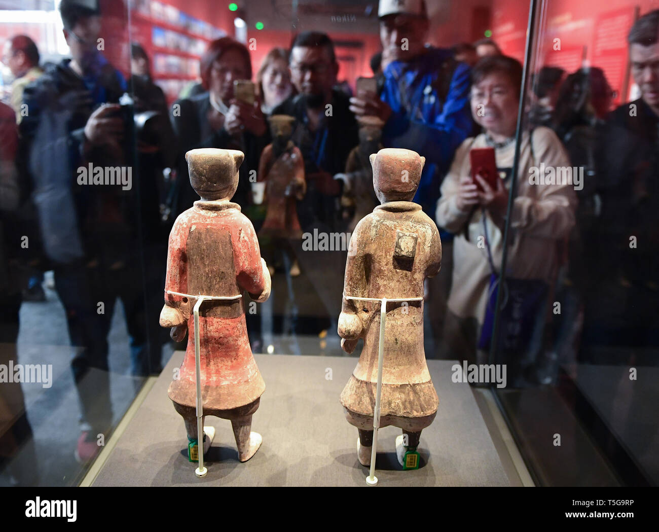 Back view display hi-res stock photography and images - Alamy