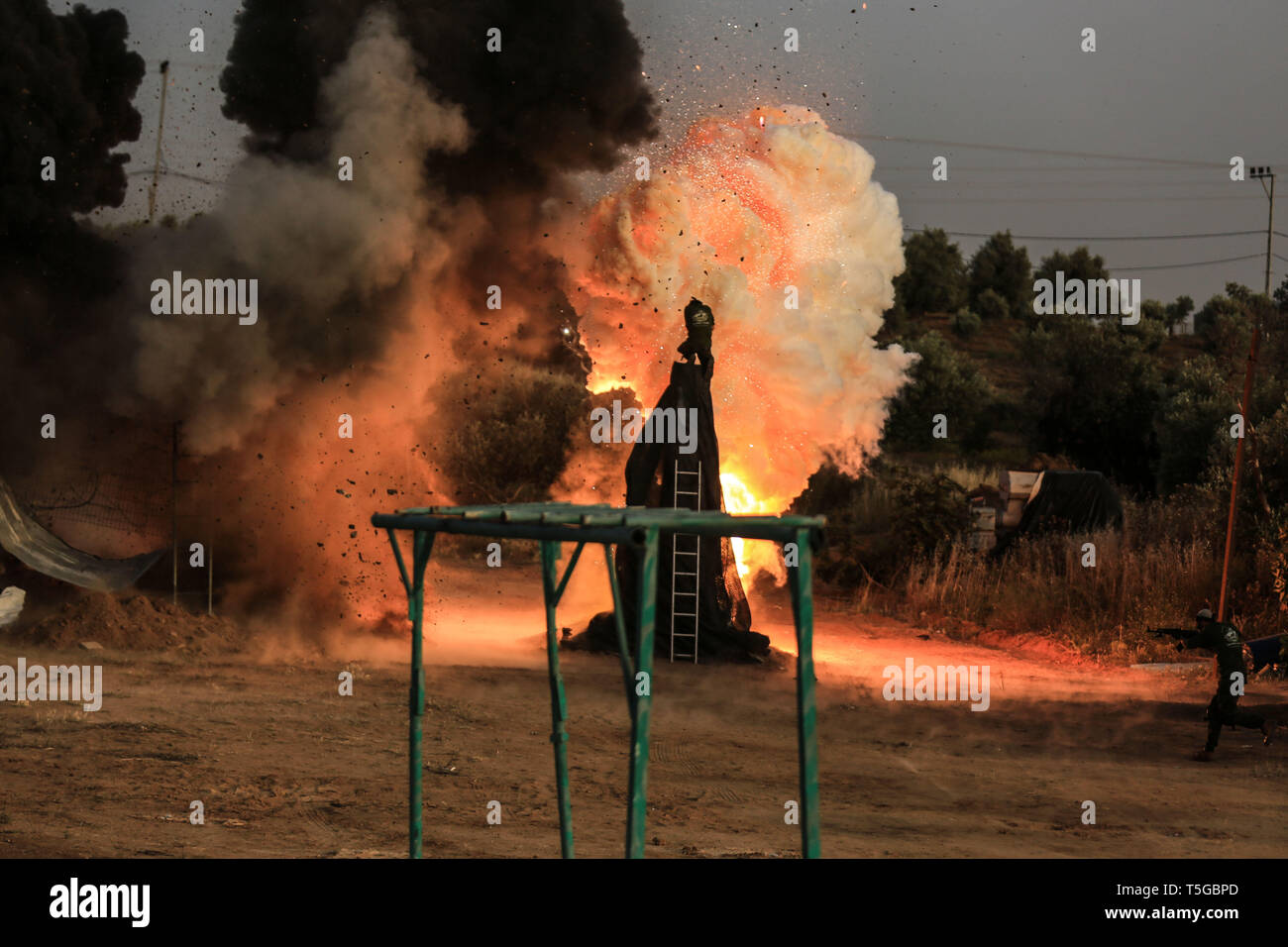 Gaza City, The Gaza Strip, Palestine. 24th Apr, 2019. Militants belong ...