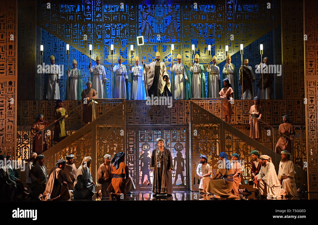 Verdis aida opera hi-res stock photography and images - Alamy