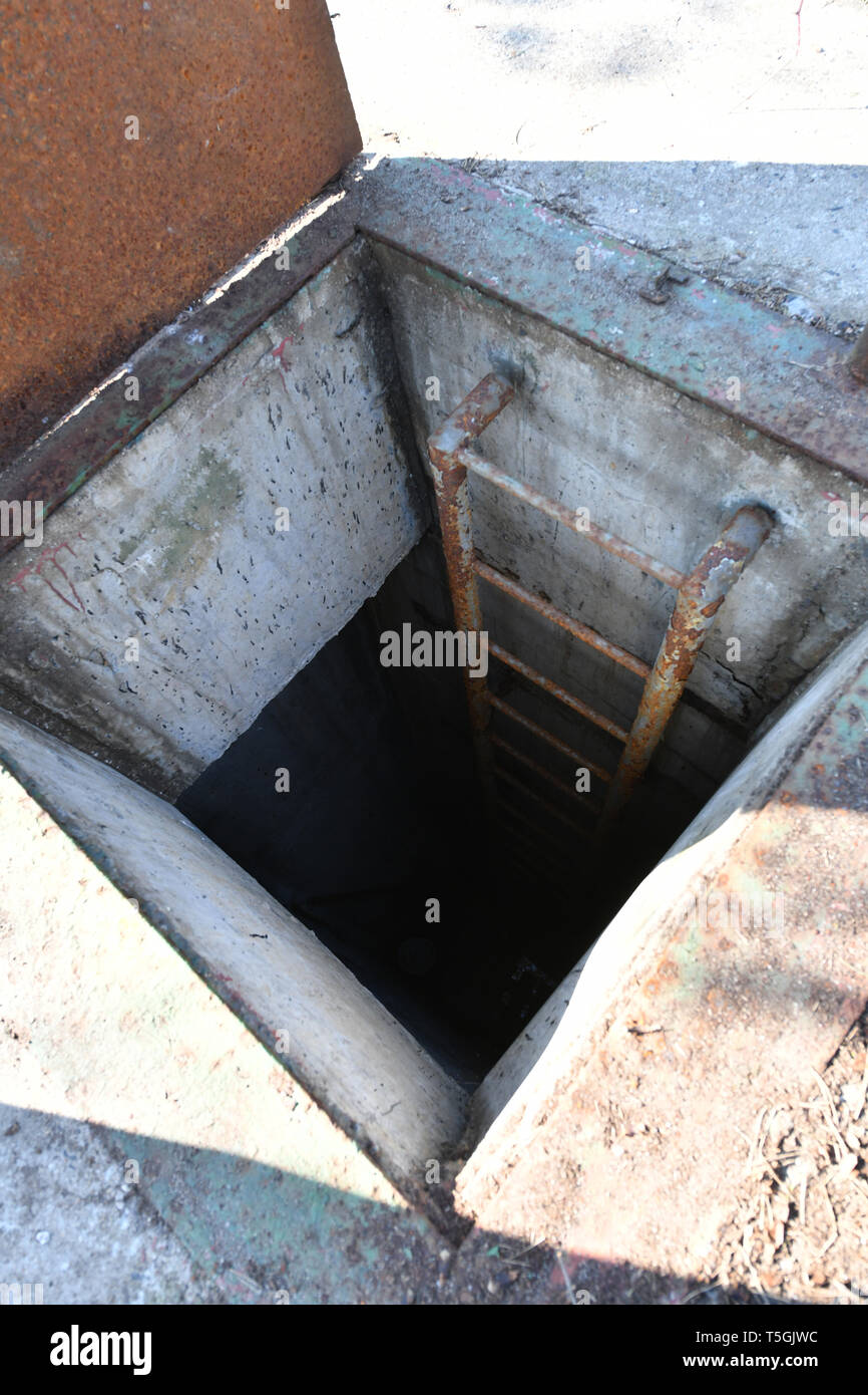 06 April 2019, Brandenburg, Prötzel Ot Harnekop: An open shaft on the ...