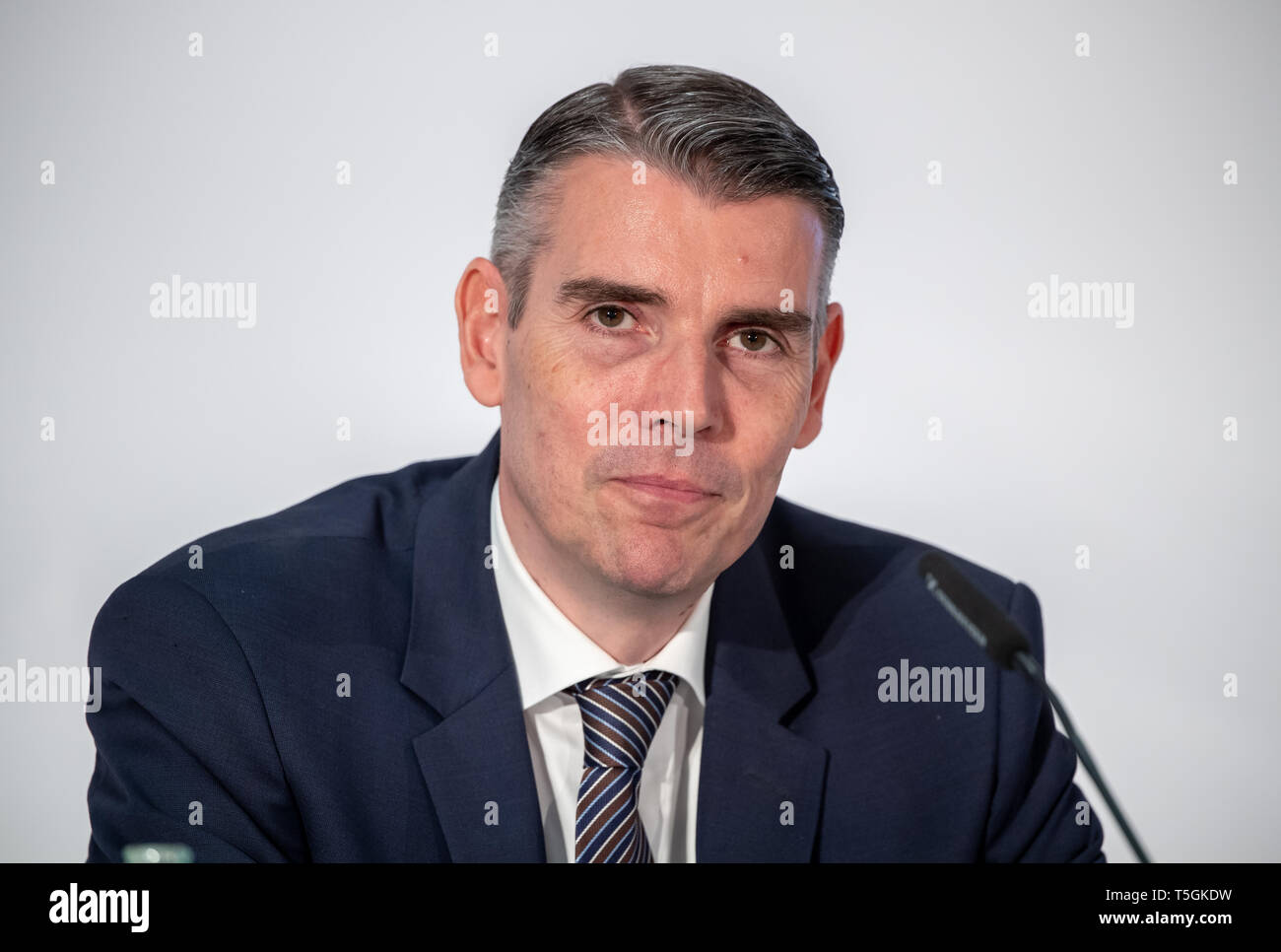 Knoop hi-res stock photography and images - Alamy