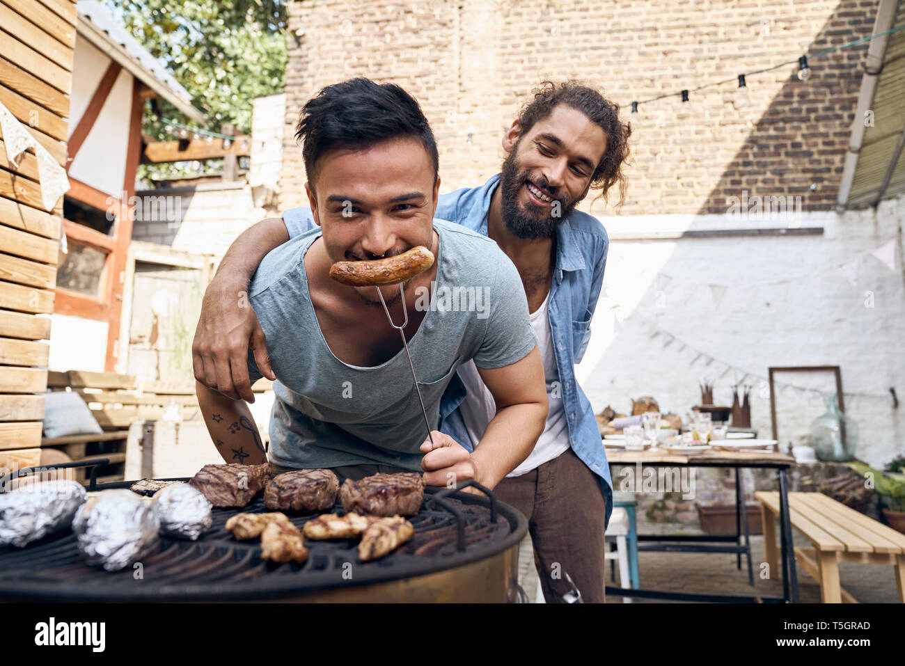 Barbecue backyard hi-res stock photography and images - Alamy