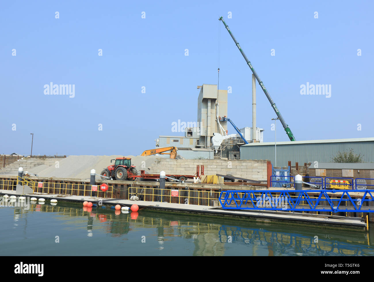 Aggregrates factory hi-res stock photography and images - Alamy