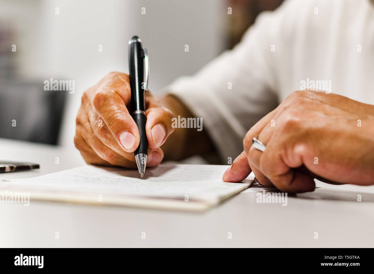 Human hand writing hi-res stock photography and images - Alamy