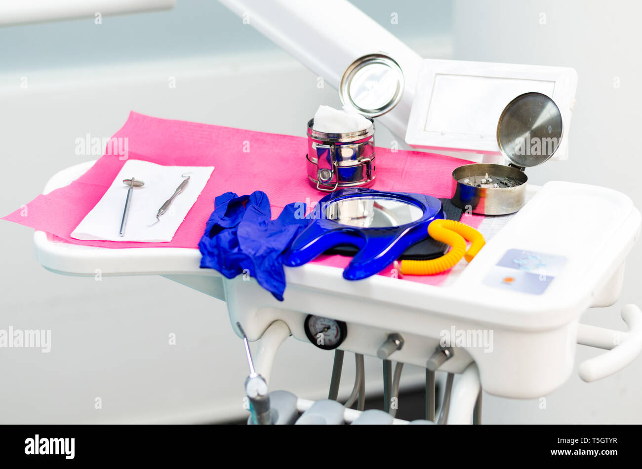 Dentist tools. mirror, cottons and surgical forceps Stock Photo - Alamy