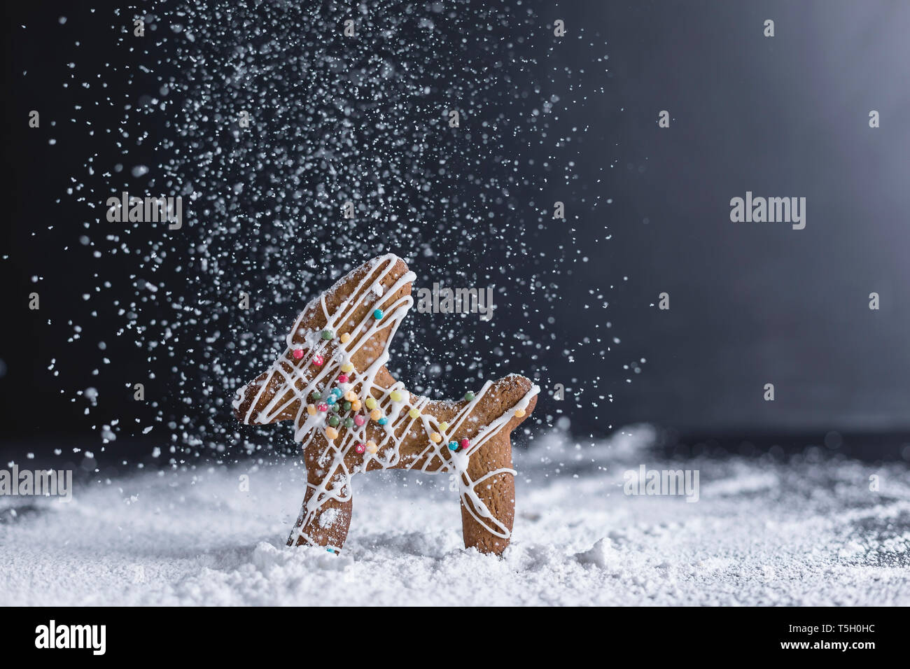 Gingerbread reindeer hi-res stock photography and images - Alamy