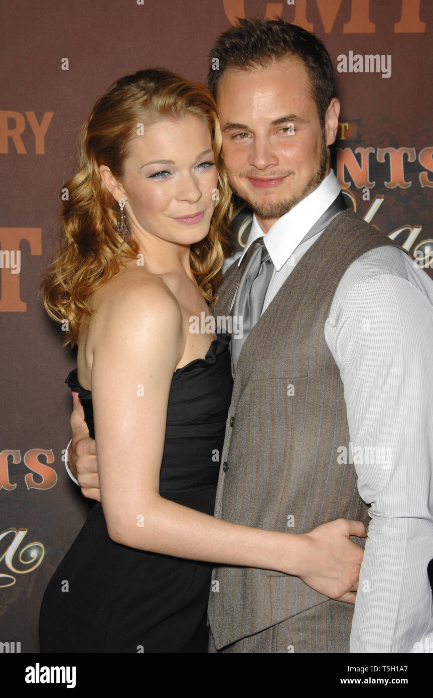 LOS ANGELES, CA. October 26, 2006: LEANN RIMES & husband DEAN SHEREMET ...