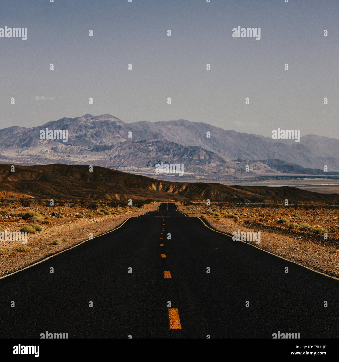 USA, Death Valley, Empty road through Death Valley National Park Stock ...