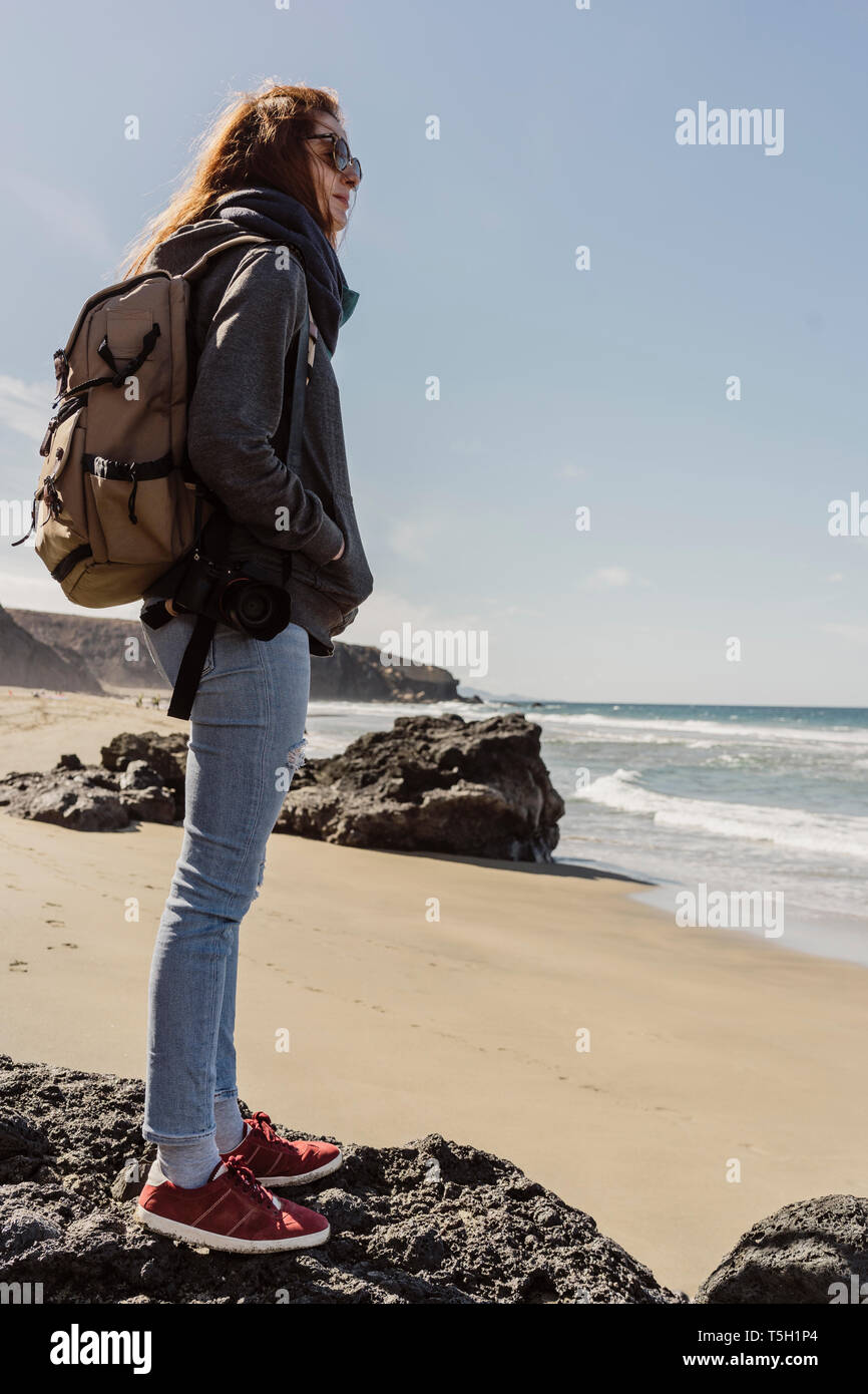 Young woman backpack standing beach looking distance hi-res stock photography and images - Alamy