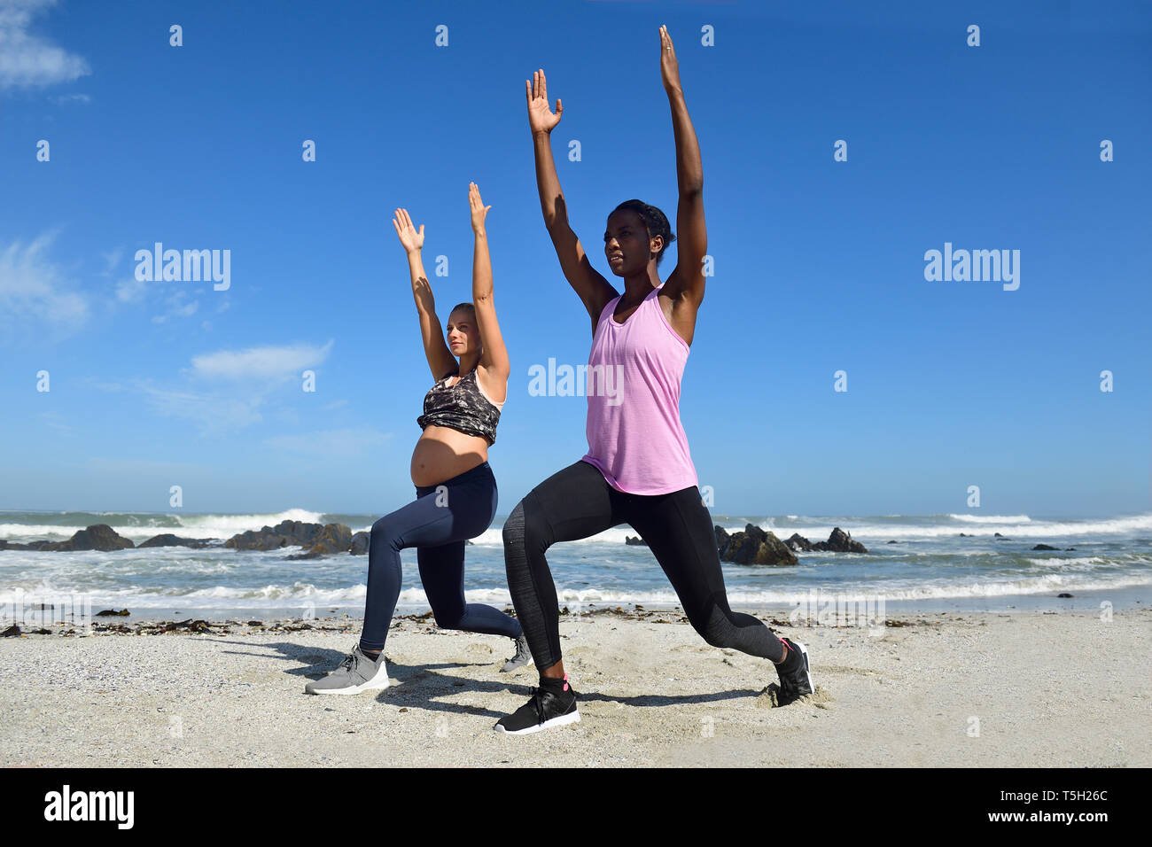 Fitness on beach hi-res stock photography and images - Alamy
