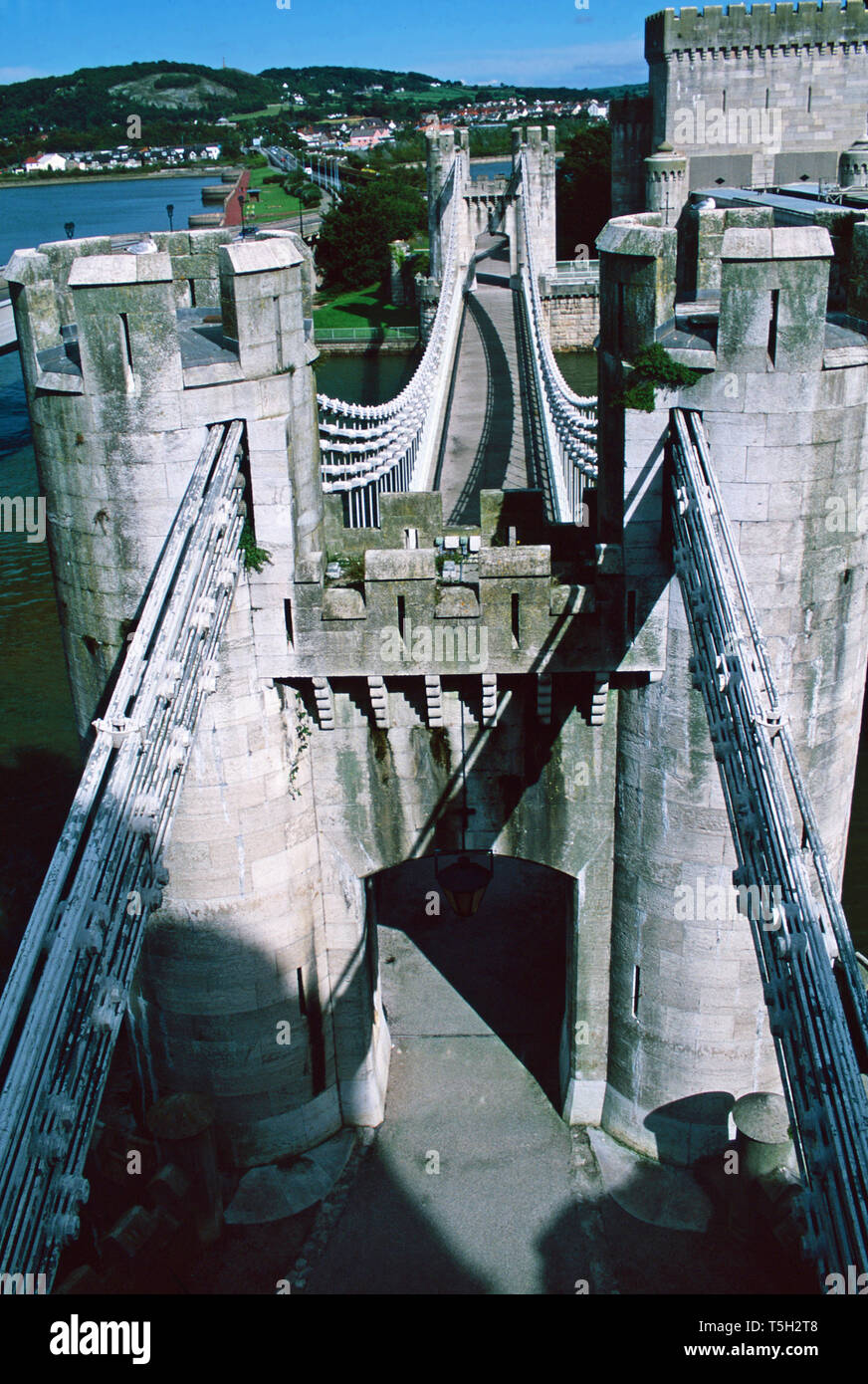 Pedestrain suspension bridge hi-res stock photography and images - Alamy