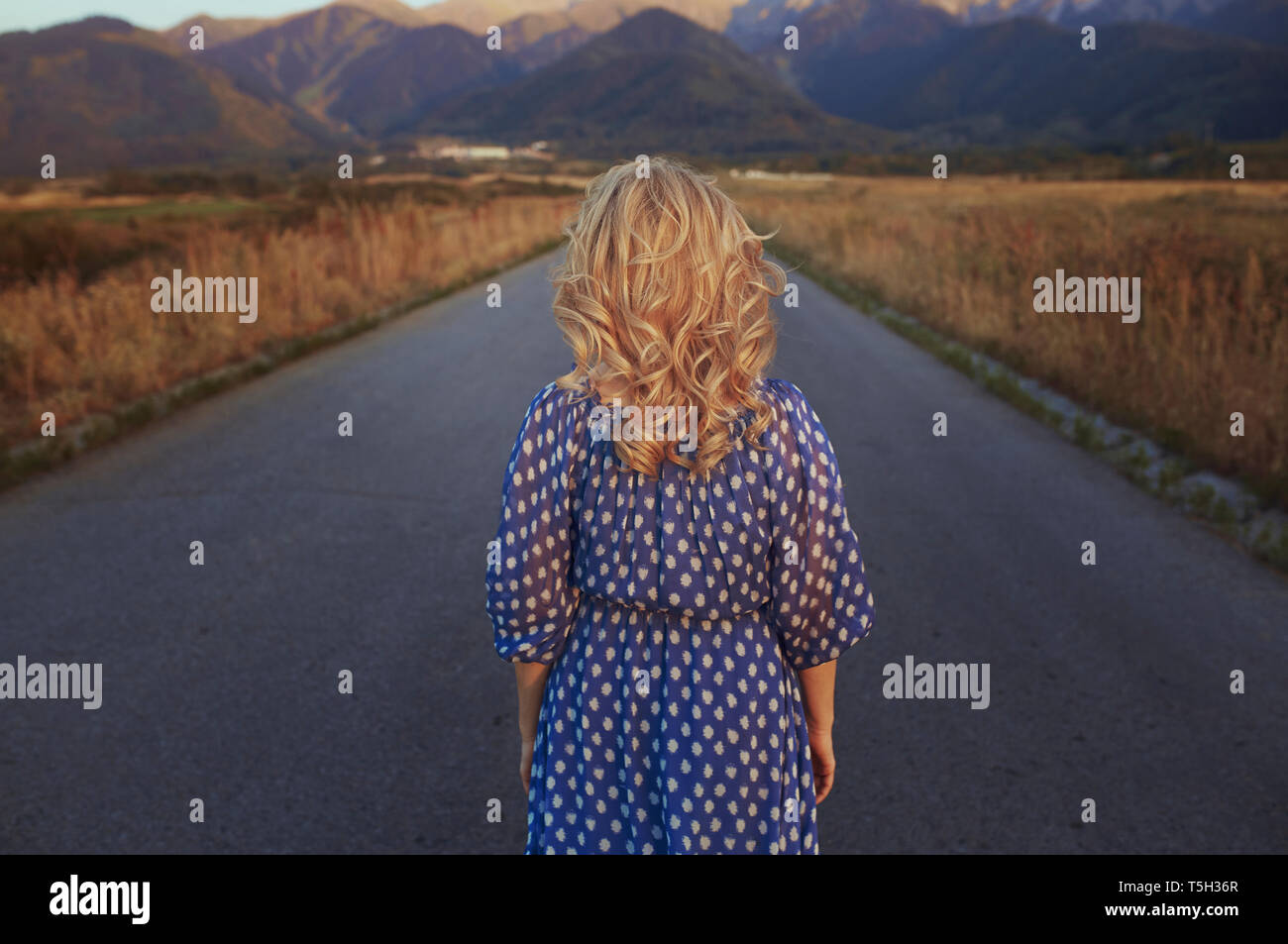 Back strawberry blonde woman country road hi-res stock photography and ...
