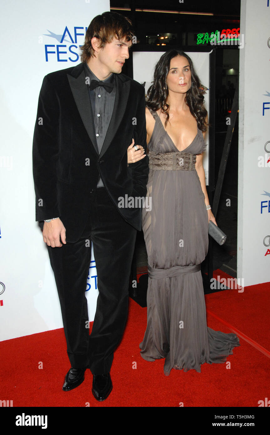 LOS ANGELES, CA. November 01, 2006: DEMI MOORE & ASHTON KUTCHER at the ...