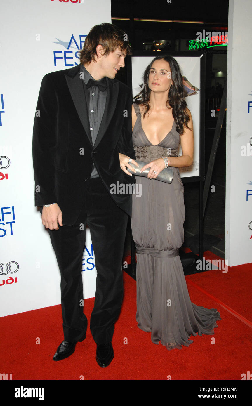 LOS ANGELES, CA. November 01, 2006: DEMI MOORE & ASHTON KUTCHER at the ...