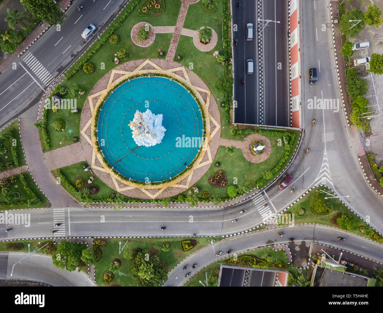 Aerial patung dewa ruci statue crossroads tunnel hi-res stock ...