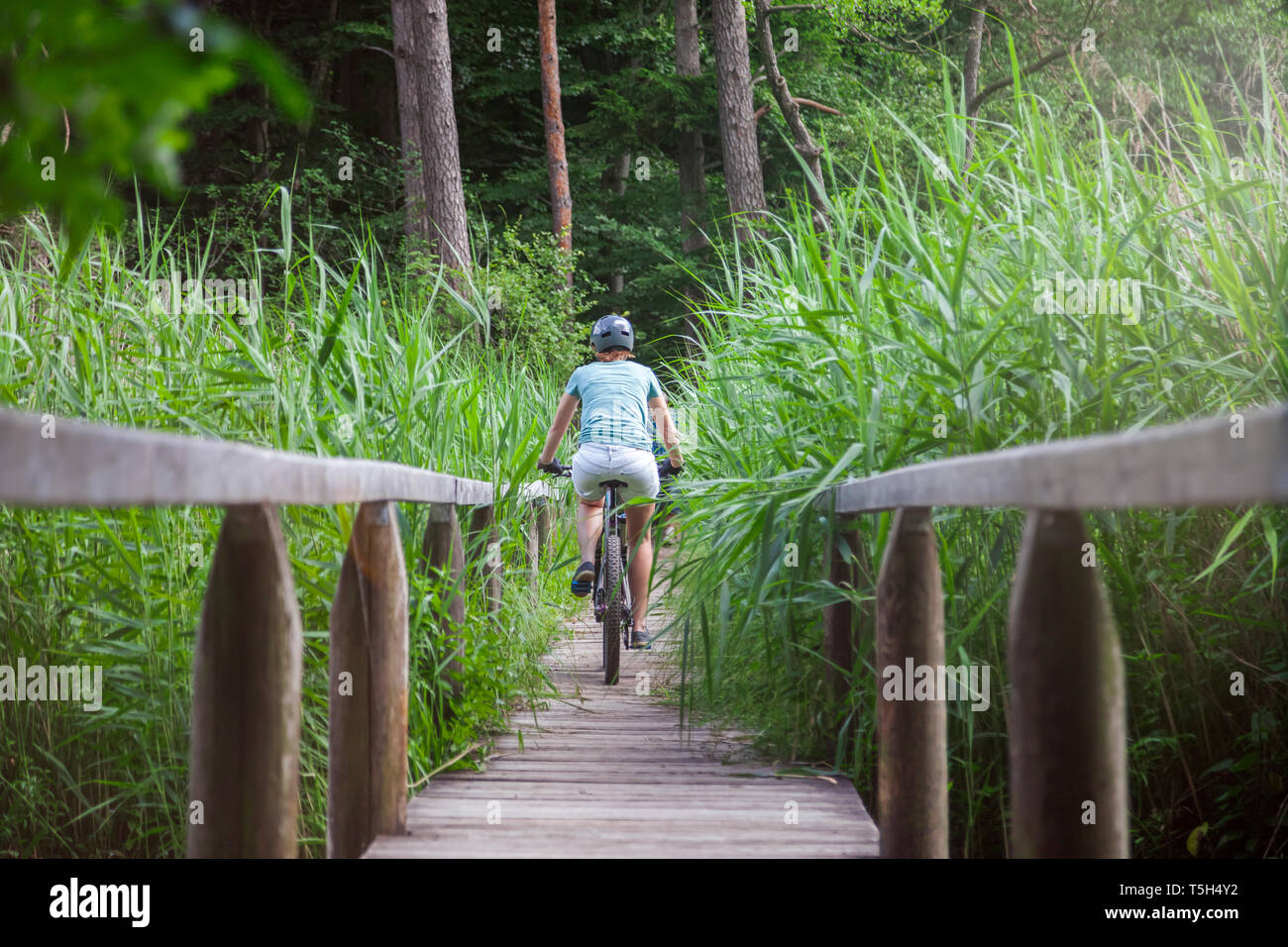 Bike crossing hi-res stock photography and images - Alamy