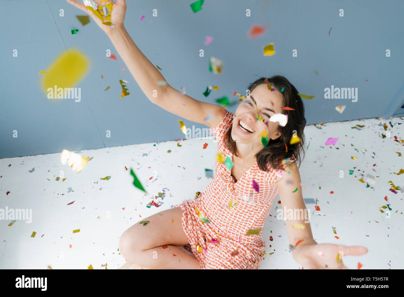 Throwing confetti hi-res stock photography and images - Alamy