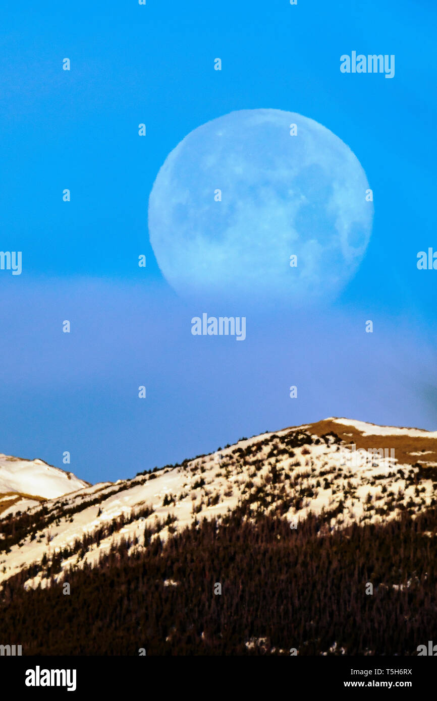 Lunar sunrise hi-res stock photography and images - Alamy