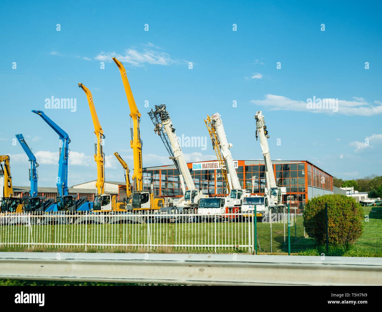Articulating telescopic platforms hi-res stock photography and images ...