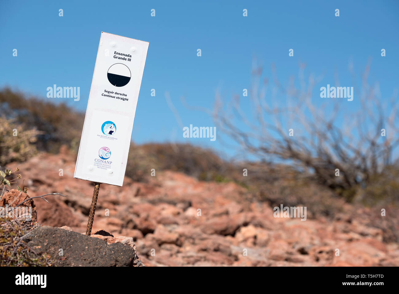 Trail marker in Spanish & English, La Partida, Baja California Sur ...