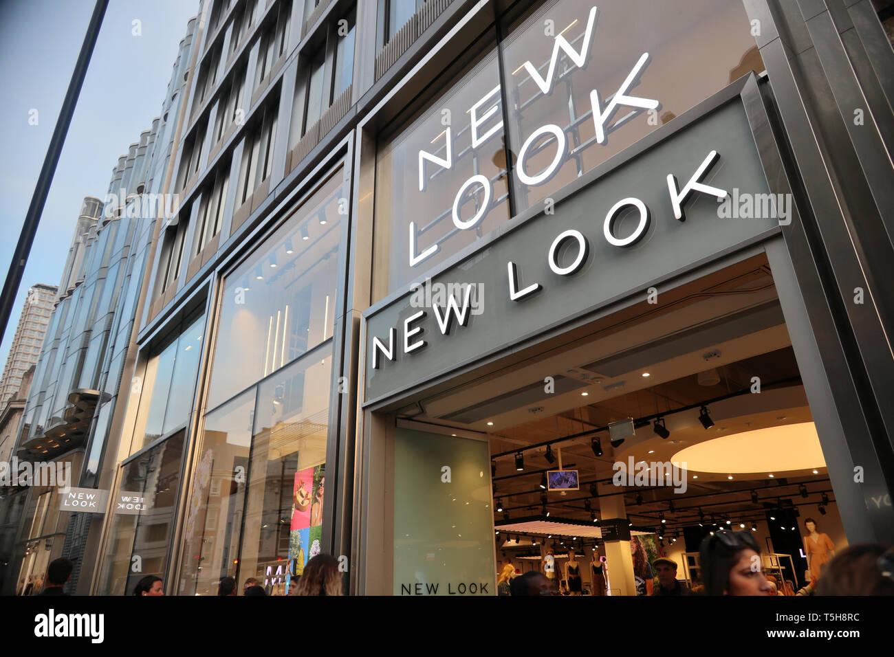 NEW LOOK store on Oxford Street, London, England, UK Stock Photo - Alamy