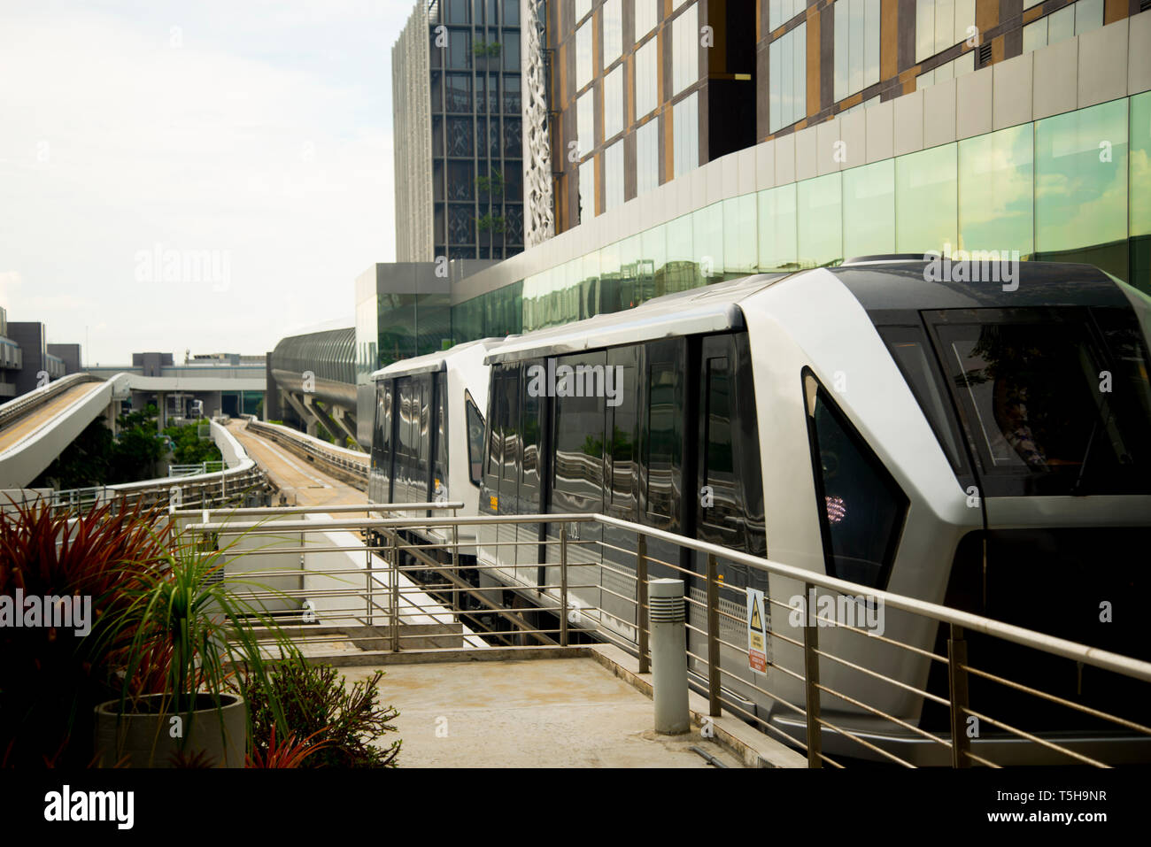 Airport Terminal Transfer Shuttle - Singapore Stock Photo - Alamy