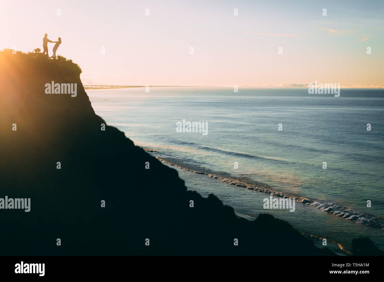 Cliff next ocean hi-res stock photography and images - Alamy