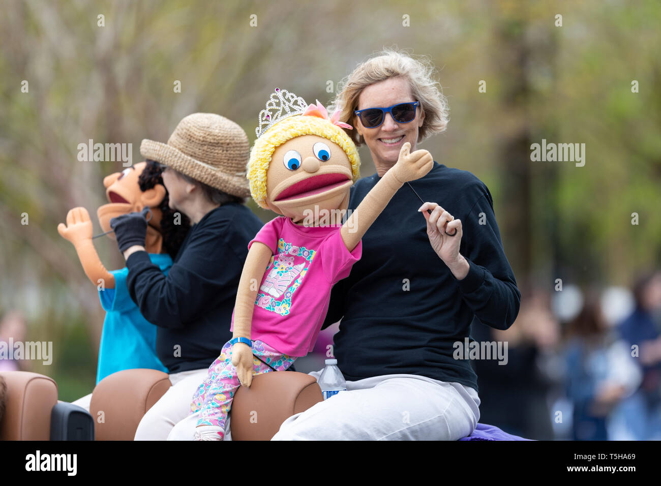 Puppets for kids hi-res stock photography and images - Alamy
