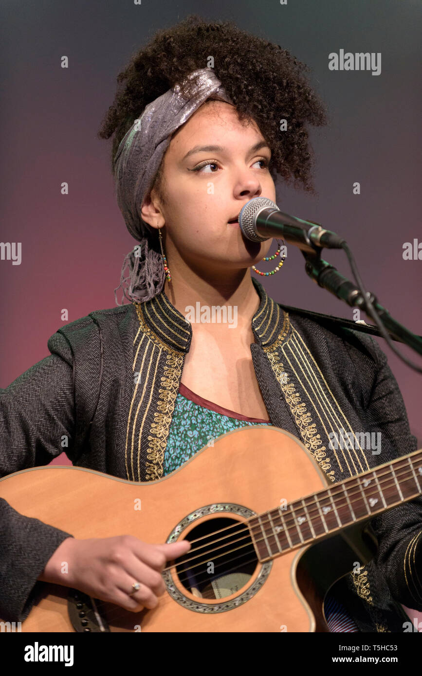Kizzy crawford singer songwriter hi-res stock photography and images ...