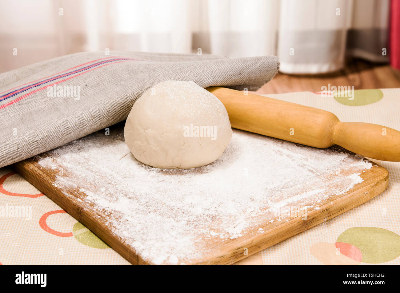 Pastry pie dough flour rolling pin hi-res stock photography and images ...
