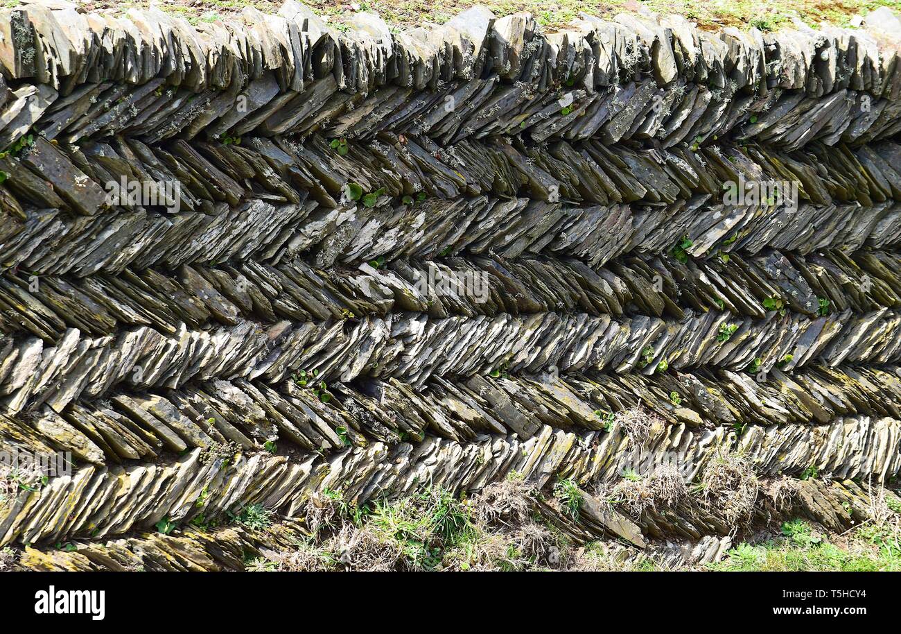 Cornish hedge dry stone wall hi-res stock photography and images - Alamy