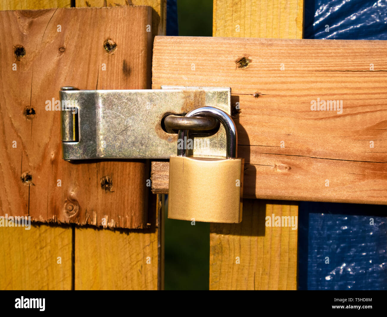 Garden lock hi-res stock photography and images - Alamy