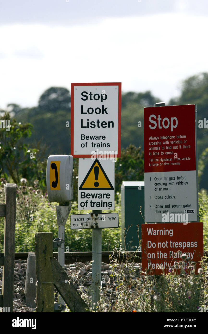 Un manned level crossing hi-res stock photography and images - Alamy