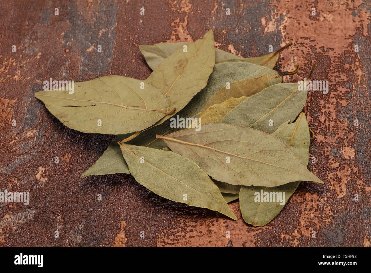 Dry laurel leaves - ready for cooking Stock Photo - Alamy