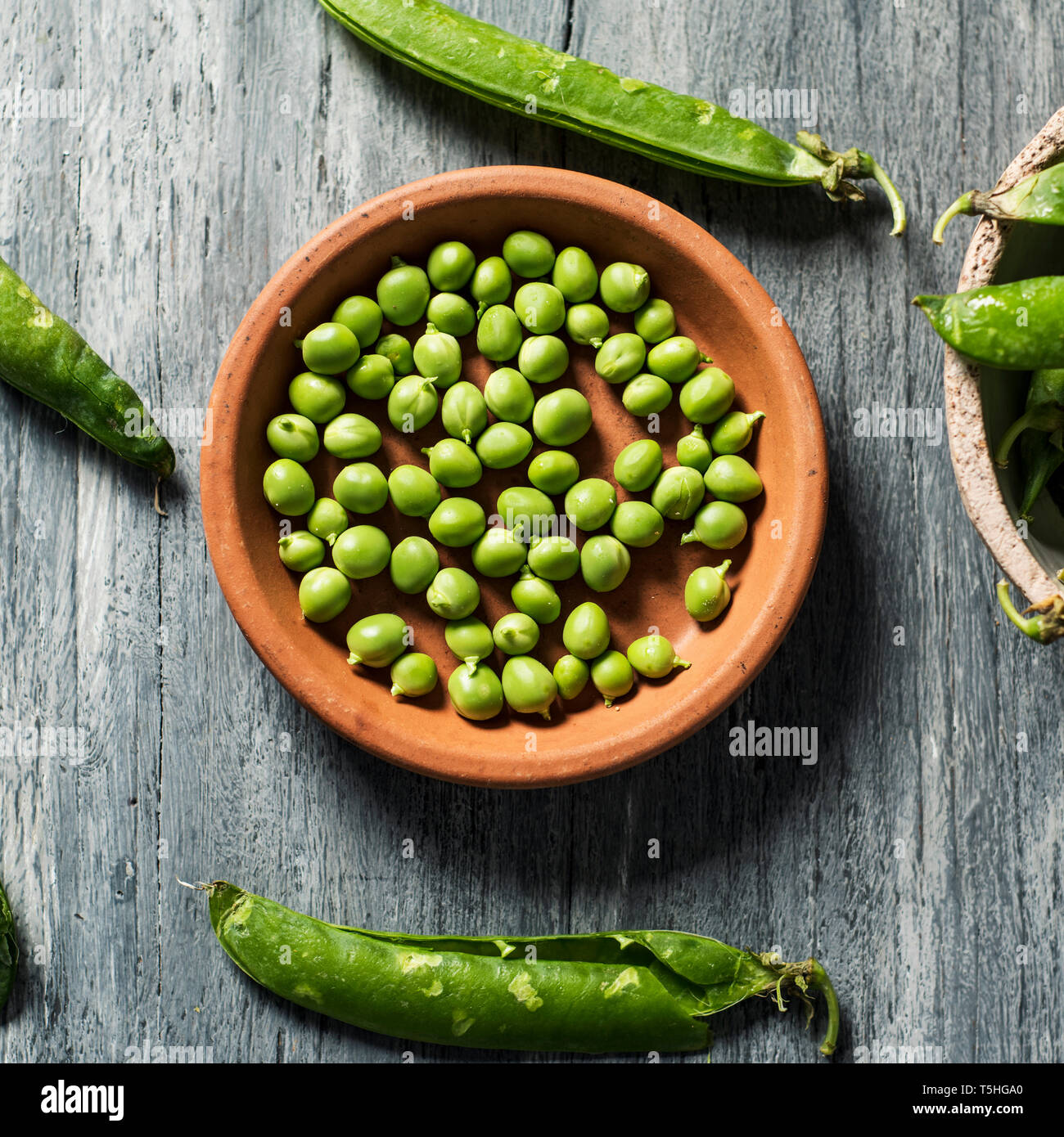 Shell peas hi-res stock photography and images - Alamy
