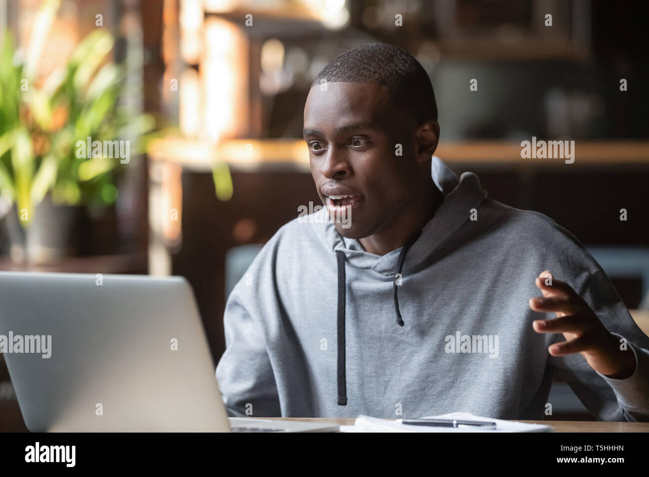 African news room hi-res stock photography and images - Alamy