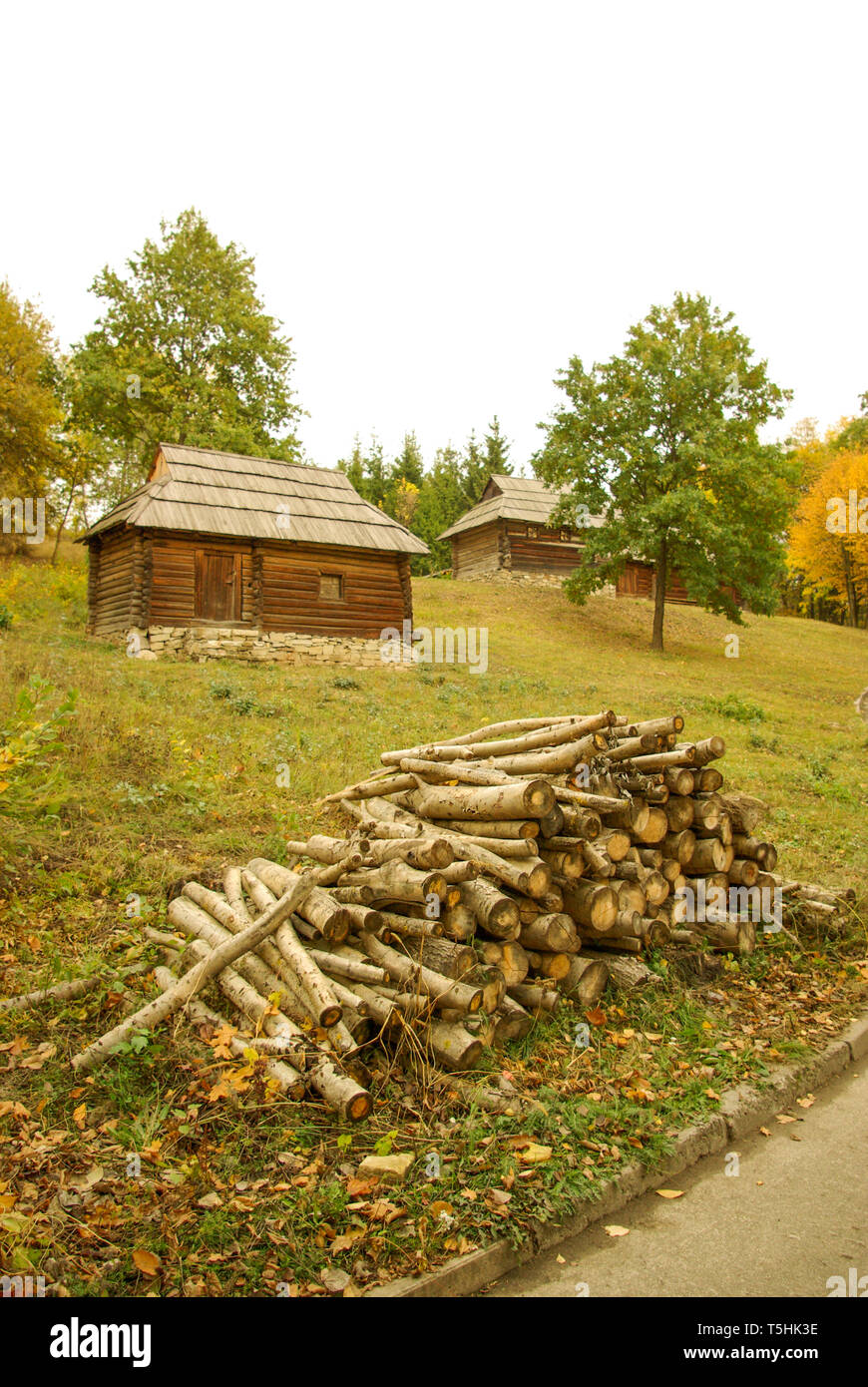traditional ukrainian rural cottage with a straw roof Stock Photo - Alamy